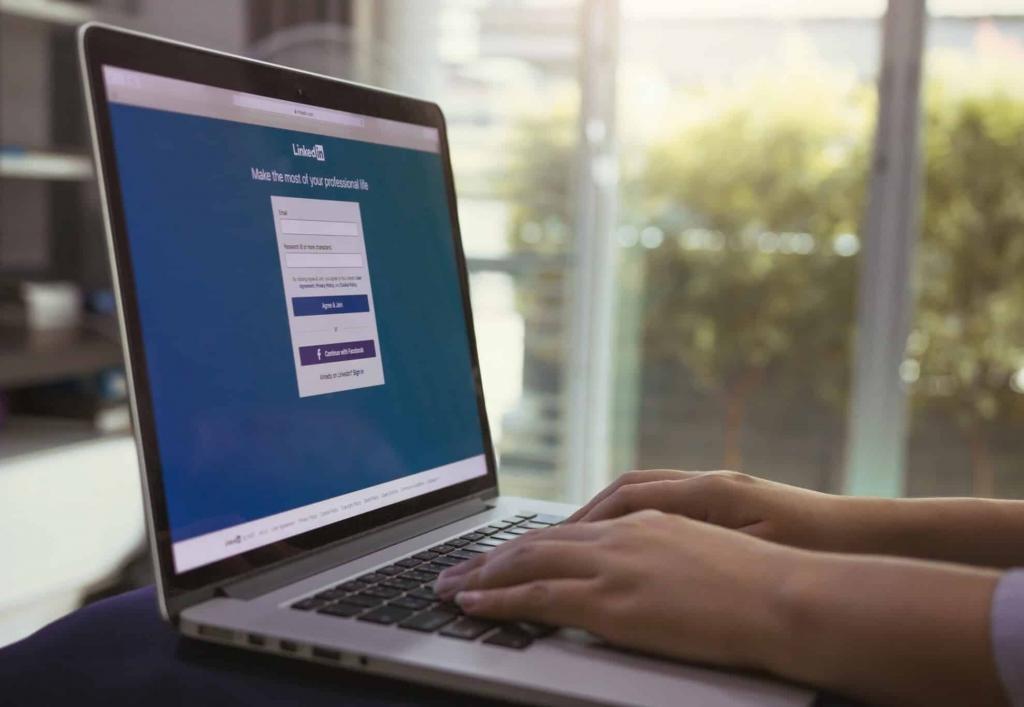 LinkedIn Profile Writing Service | GoCareer